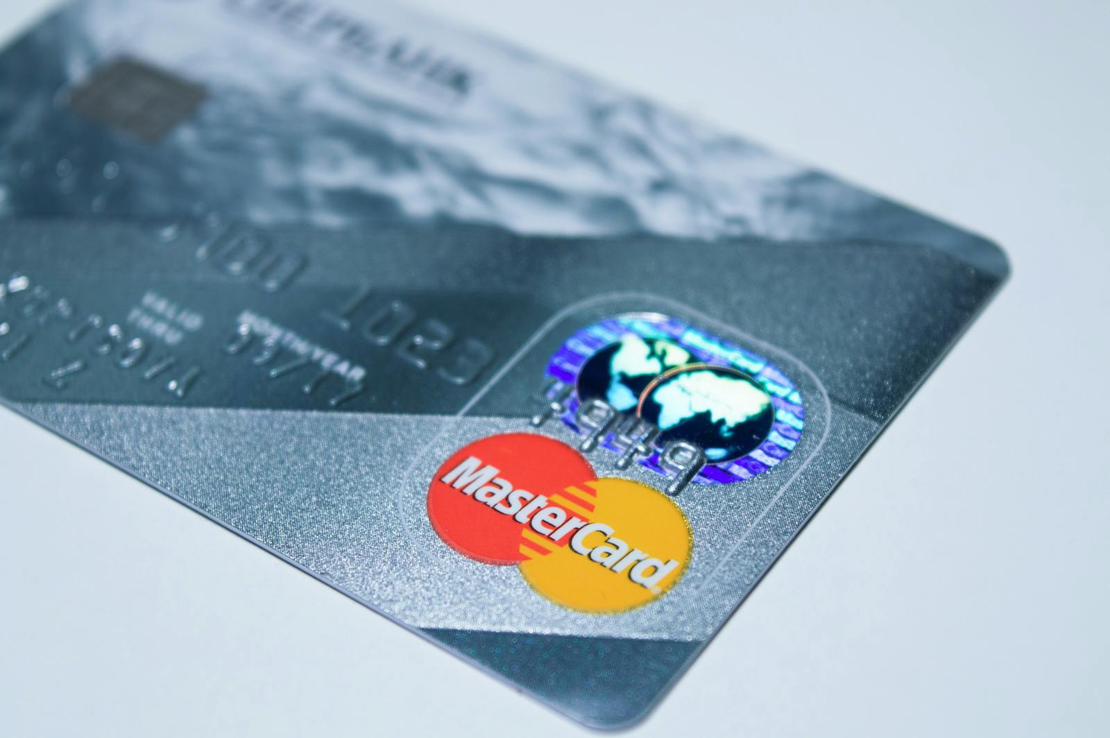 US credit card debt hits $1.21 trillion