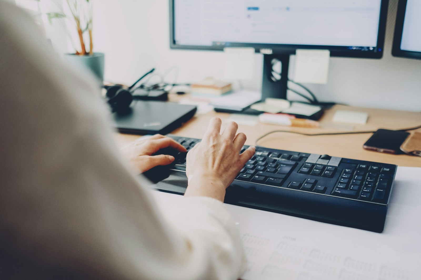 What Does a Virtual Assistant Do? Plain-English 2026 Guide